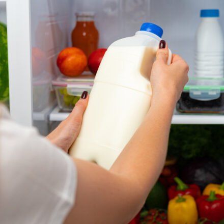 100% Pure & Fresh Raw Milk in Dubai | Home Delivery Service